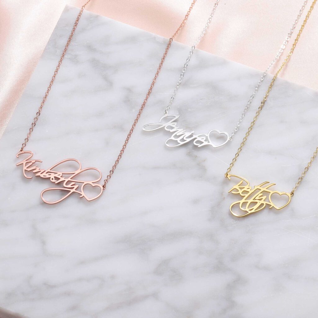 Cursive Script Heart Name Necklace [Personalized] | FARUZO